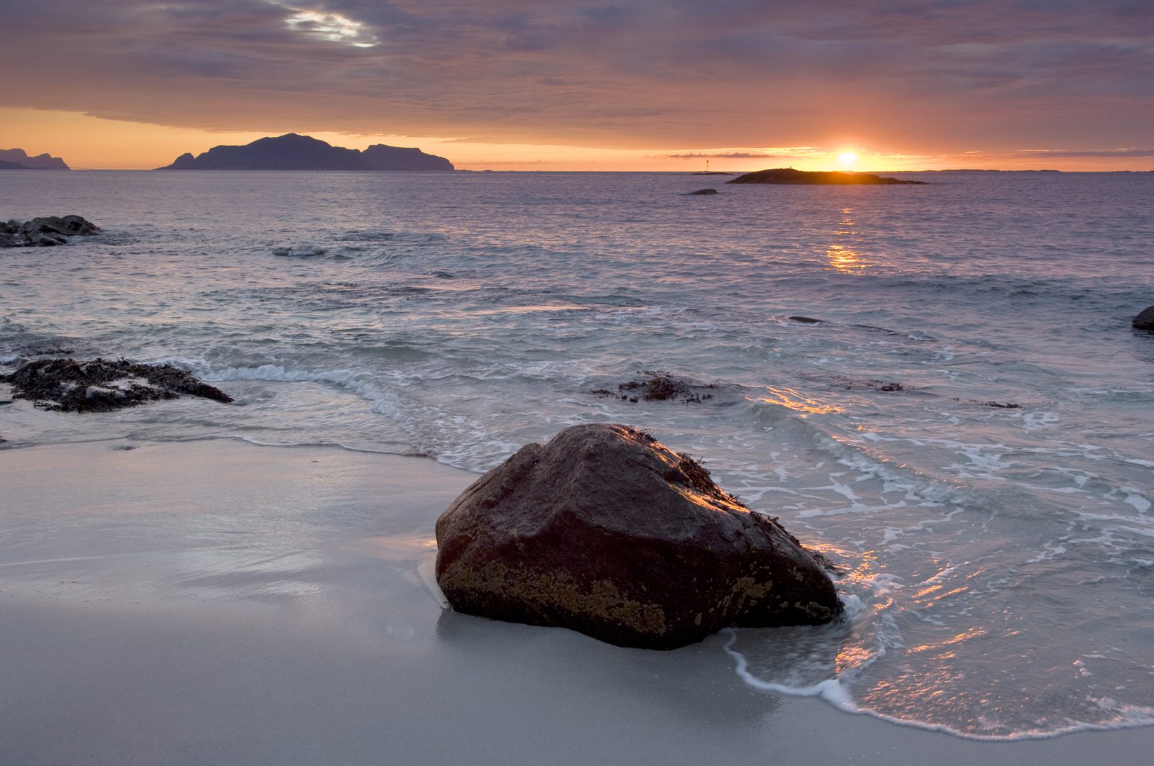 Strandliv, nydelege krittkvite sandstrender – Visit Ulstein