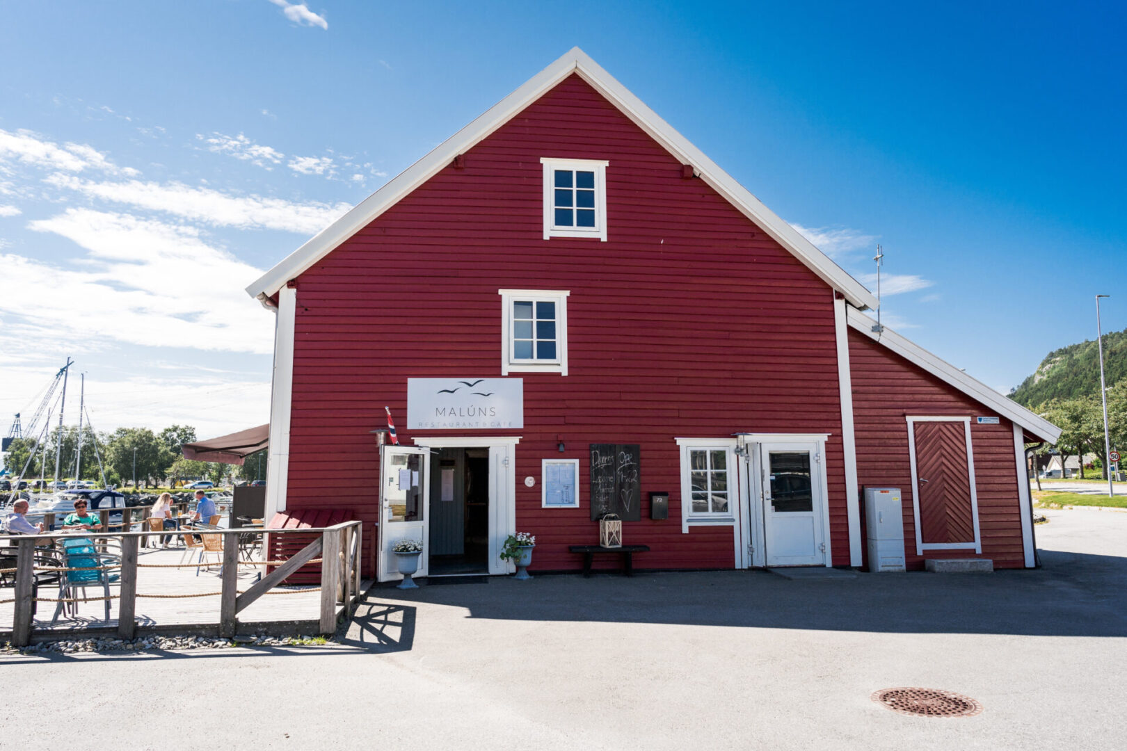 Ete og drikke i Ulsteinvik, eit rikt utval spiseplassar – Visit Ulstein